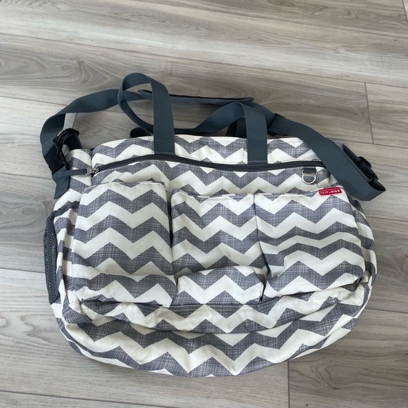 Skip Hop | Bags | Skip Hop Duo Double Signature Diaper Bag Chevron Gray ...